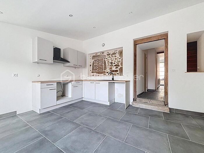 Maison à louer - Centre, Bressuire - 4 pièces - 3 chambres