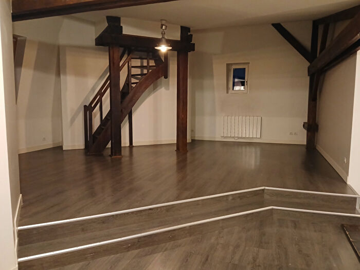 Appartement à louer - Épernay, Centre-ville - 4 pièces - 3 chambres