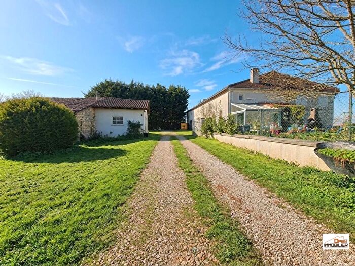 Maison 6 pièces à Baignes-Sainte-Radegonde, à vendre