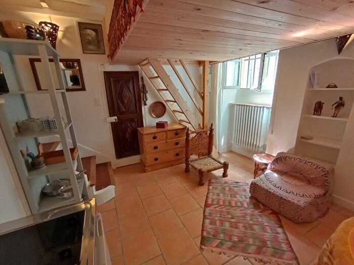 Appartement à louer - Fontcouverte, Avignon - 1 pièce