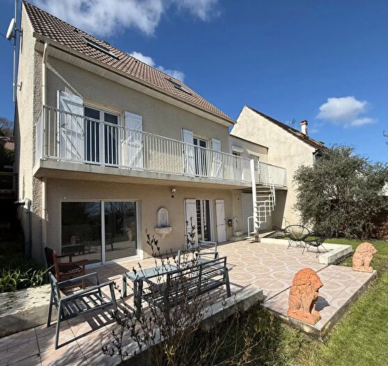 Crécy-la-Chapelle : Maison 7 pièces à vendre