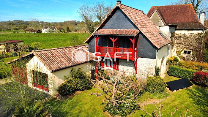 Maison à vendre - Sauveterre-de-Béarn - 6 pièces - 4 chambres