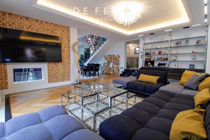 Maison à vendre - Saint-Brice-sous-Forêt, Centre-ville, Clos - 9 pièces - 5 chambres