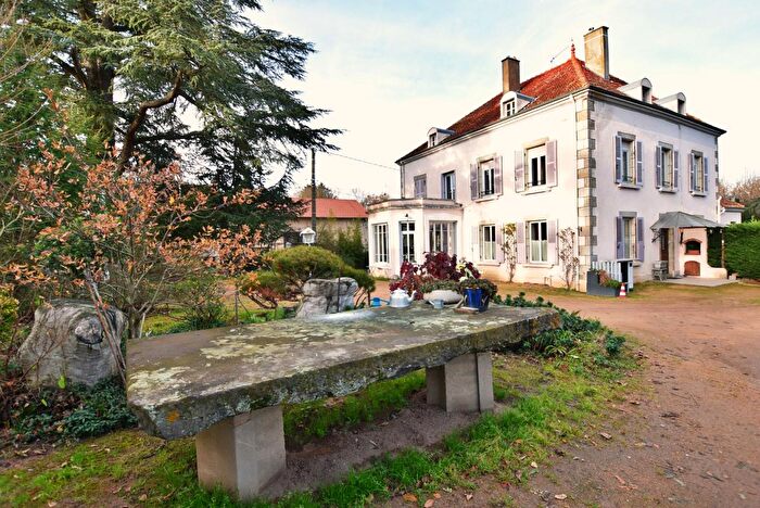 Maison à vendre - Saint-Forgeux-Lespinasse - 6 pièces - 5 chambres