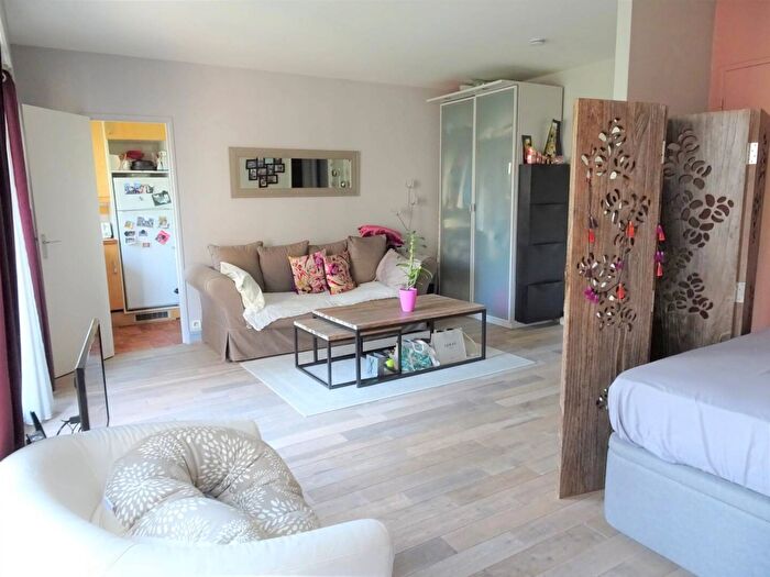 Appartement à louer - Clignancourt-Jules Joffrin, Paris ème arrondissement - 1 pièce