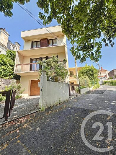 Maison à vendre - Châtel-Guyon - 7 pièces - 5 chambres