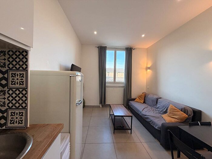 Appartement à louer - Moulin à Vent-Georges Lévy, Vénissieux - 2 pièces - 1 chambre