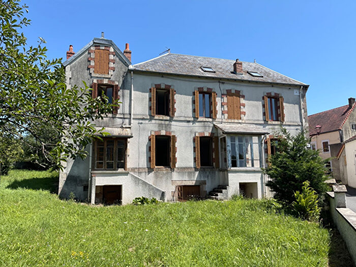 Maison à vendre - Saint-Éloy-les-Mines - 9 pièces - 5 chambres