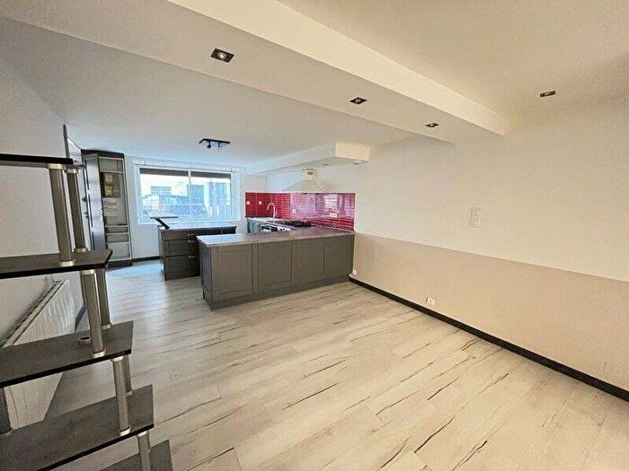 Maison à louer - Nord, Caussade - 4 pièces - 3 chambres