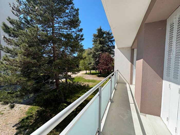 Appartement 4 pièces à Saint-Martin-dHères, à louer