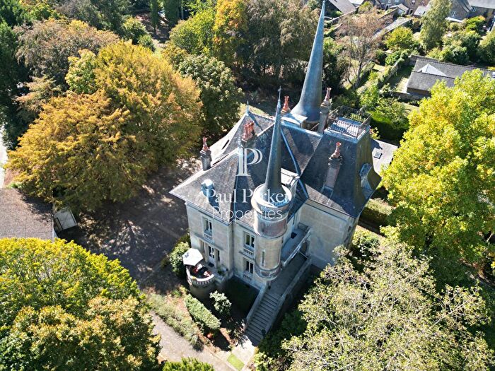Maison 11 pièces à Hédé-Bazouges, à vendre