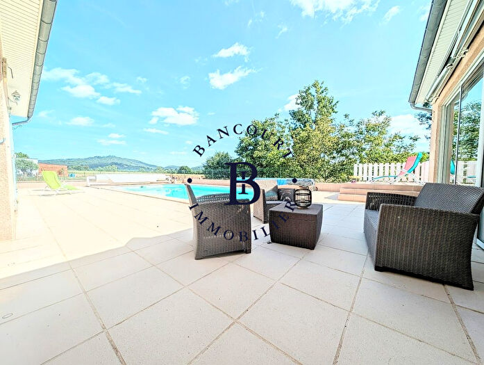 Maison à vendre - Saint-Pantaléon-de-Larche - 7 pièces - 5 chambres