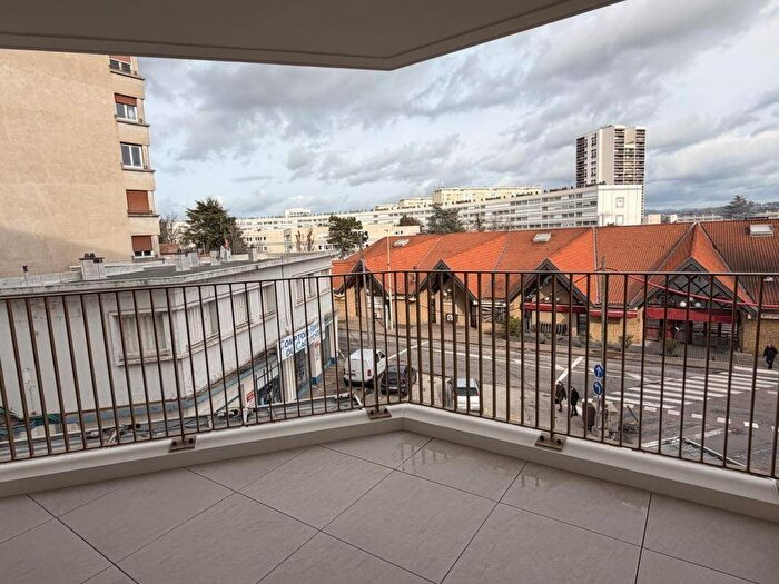 Appartement à louer - Le Centre-Centre Ville, Roanne - 3 pièces - 2 chambres