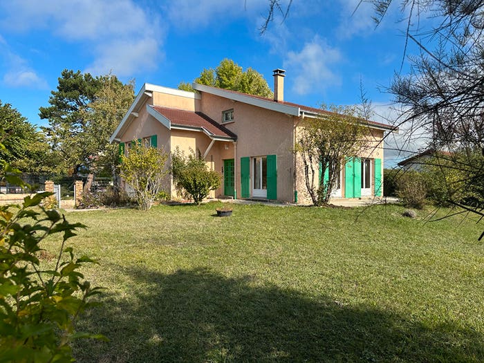Maison 5 pièces à Meyrié, à vendre