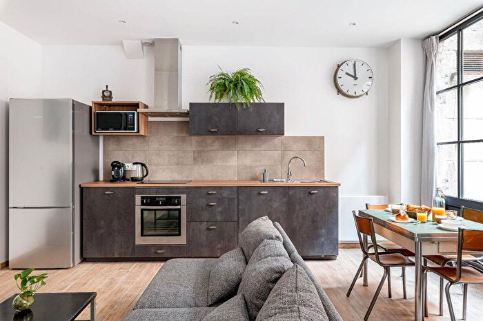 Appartement à louer - Hyper Centre-Vieille Ville, Saint-Étienne - 3 pièces - 2 chambres