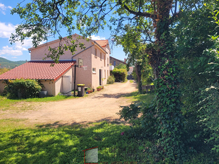 Maison à vendre - Les Martres-de-Veyre - 7 pièces - 5 chambres
