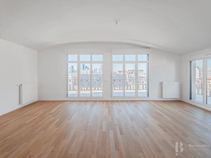 Appartement à louer - Courbevoie, Marceau République - 4 pièces - 3 chambres