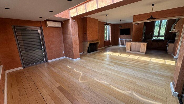 Maison à louer - Gorge du Loup-Champvert, Lyon ème arrondissement - 6 pièces - 5 chambres