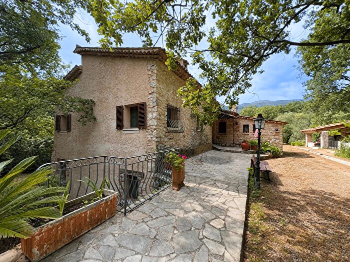 Maison à vendre - Tourrettes-sur-Loup - 5 pièces - 4 chambres