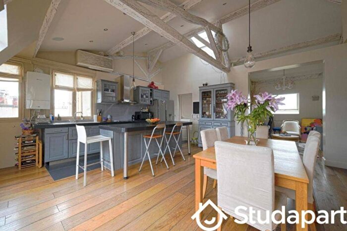 Appartement à louer - Europe, Paris ème arrondissement - 1 pièce - 4 chambres