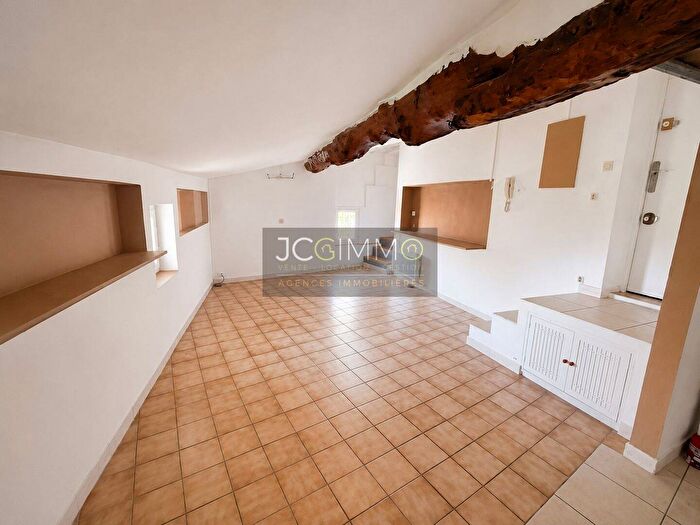 Solliès-Ville : Appartement 2 pièces à louer