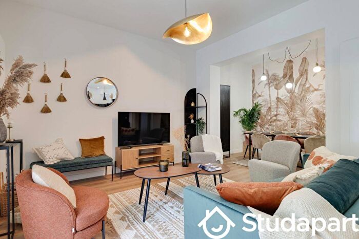 Appartement à louer - Saint Augustin, Tauzin, Alphonse Dupeux, Bordeaux - 1 pièce - 4 chambres