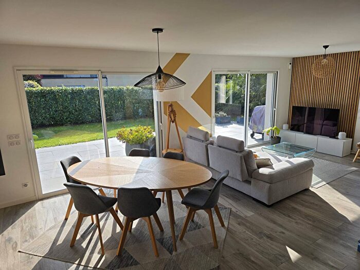 Maison à louer - Collonges-sous-Salève - 5 pièces - 4 chambres