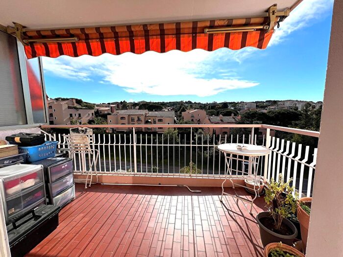 Appartement à vendre - Le Cannet, Aubarède - 3 pièces - 2 chambres