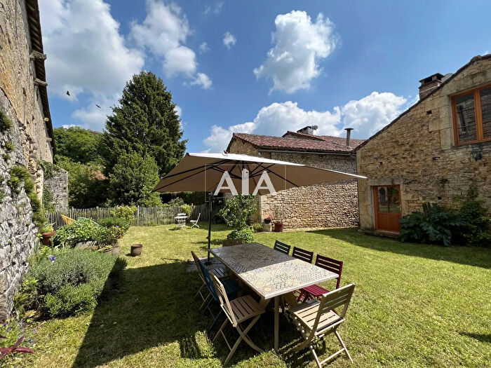 Nanteuil-en-Vallée : Maison 9 pièces à vendre