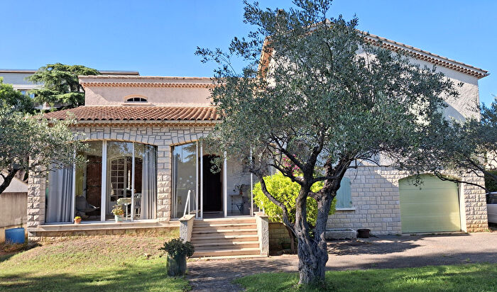 Maison à vendre - Pierrelatte, Le Claux, La Croix dOr, Les Prairies - 7 pièces - 4 chambres