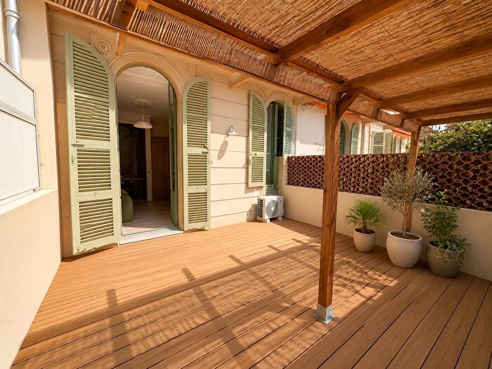 Appartement 1 pièce à Nice, Carré d'or, à vendre