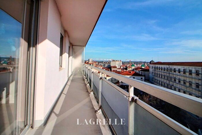 Appartement à louer - Le Centre-Centre Ville, Roanne - 3 pièces - 2 chambres