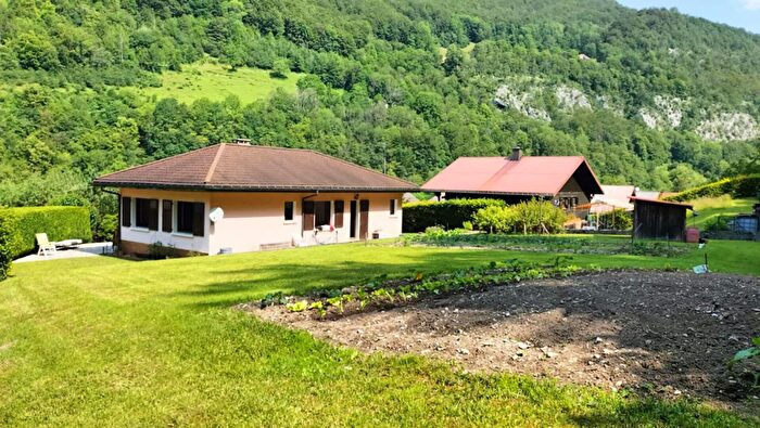 Maison à vendre - Chézery-Forens - 5 pièces - 3 chambres