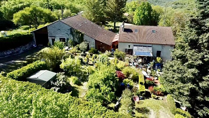 Maison à vendre - Le Montat - 10 pièces - 6 chambres