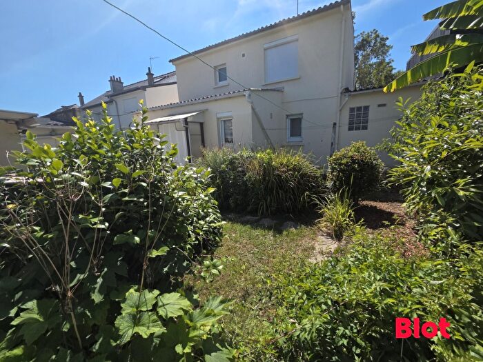 Maison à vendre - Quartiers Sud-Ouest, Sainte-Thérèse - 5 pièces - 4 chambres