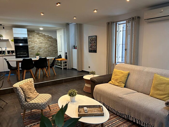 Maison à vendre - Arles, Centre-ville - 4 pièces - 2 chambres