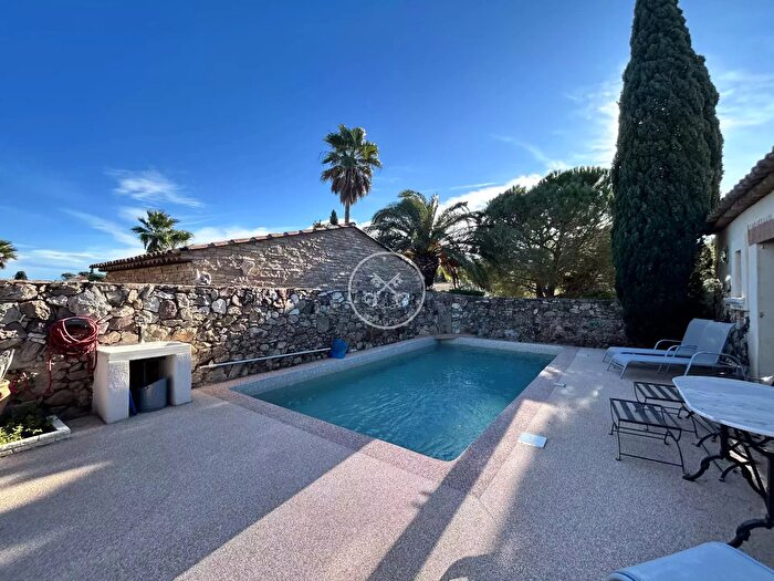 Maison à vendre - Roquebrune-sur-Argens, Village - 5 pièces - 3 chambres