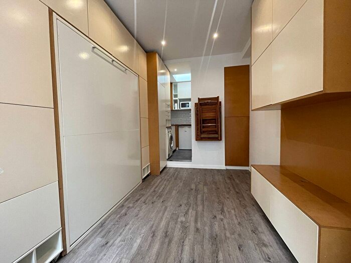 Appartement à louer - Chaperon Vert, Gentilly - 1 pièce