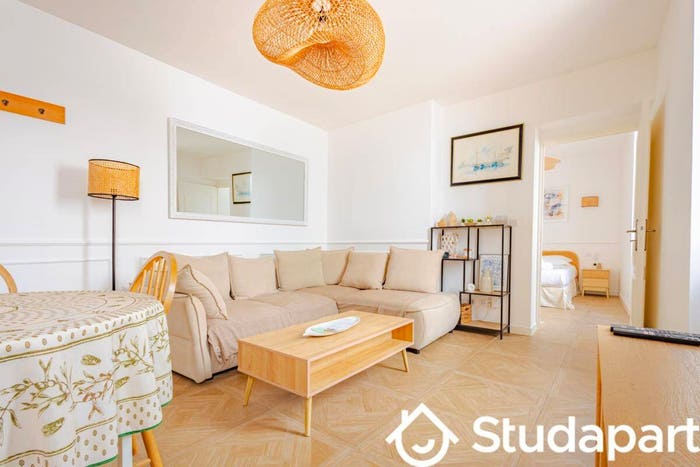 Vieille Ville, Antibes : Appartement 2 pièces à louer