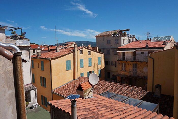 Appartement à louer - Centre Ville, Ajaccio - 3 pièces - 2 chambres