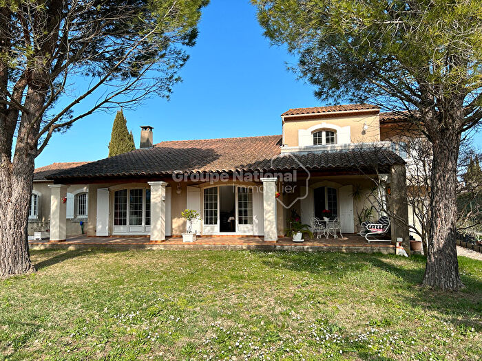 Maison à vendre - Saint-Étienne-du-Grès - 6 pièces - 5 chambres