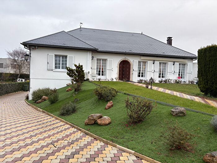 Maison à vendre - Saint-Julien-les-Villas - 7 pièces - 5 chambres