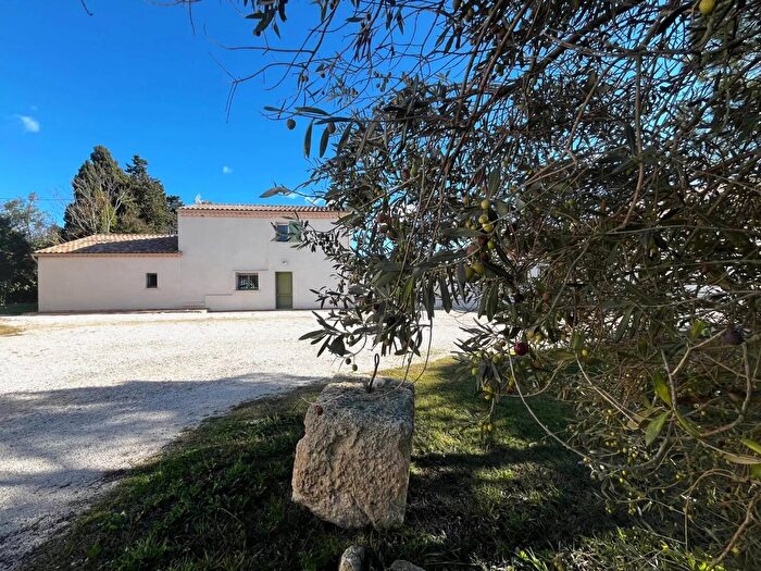 Maison à louer - Camargue Nord, Arles - 4 pièces - 3 chambres