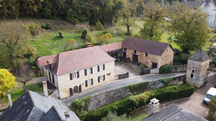 Maison 6 pièces à vendre à Saint-Amand-de-Coly