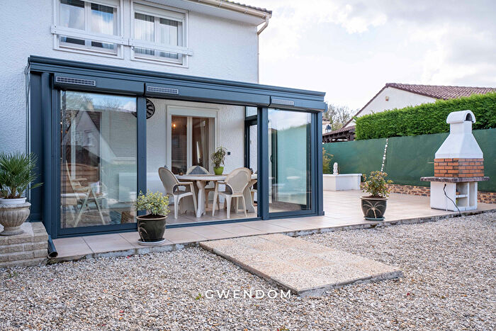 Maison à vendre - Croissy-Beaubourg - 5 pièces - 3 chambres