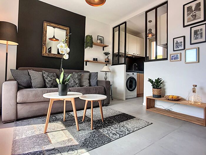 Appartement à louer - Antibes, Rastines, Super Antibes, Laval, La Fontonne - 1 pièce