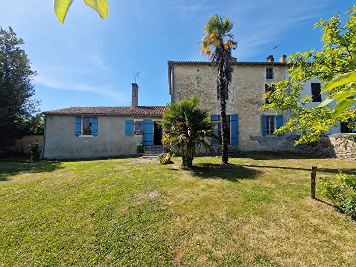Tonnay-Boutonne - Maison 6 pièces à vendre