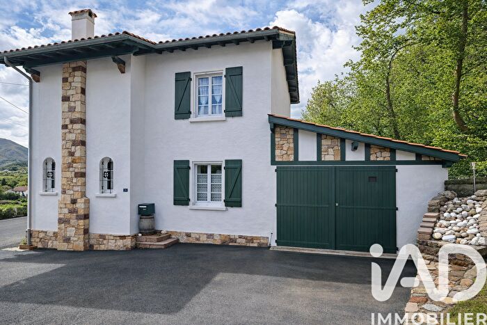 Maison à vendre - Saint-Étienne-de-Baïgorry - 5 pièces - 4 chambres