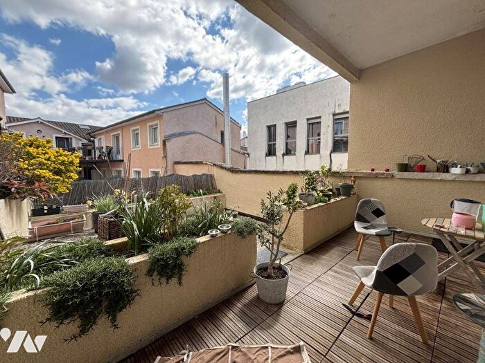 Appartement à louer - Châtillon-sur-Chalaronne - 3 pièces - 2 chambres