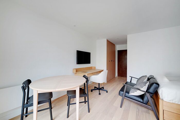 Appartement à louer - Paris e , Dauphine - 1 pièce